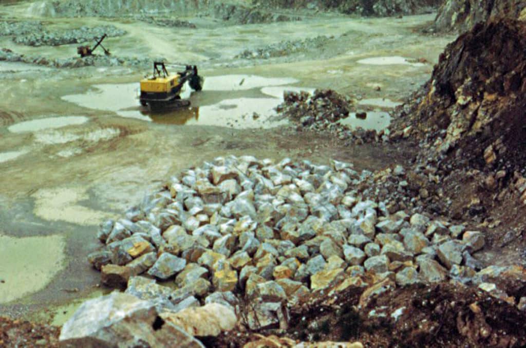 Public access at Kingzett Lake quarry uncertain – The Discourse.